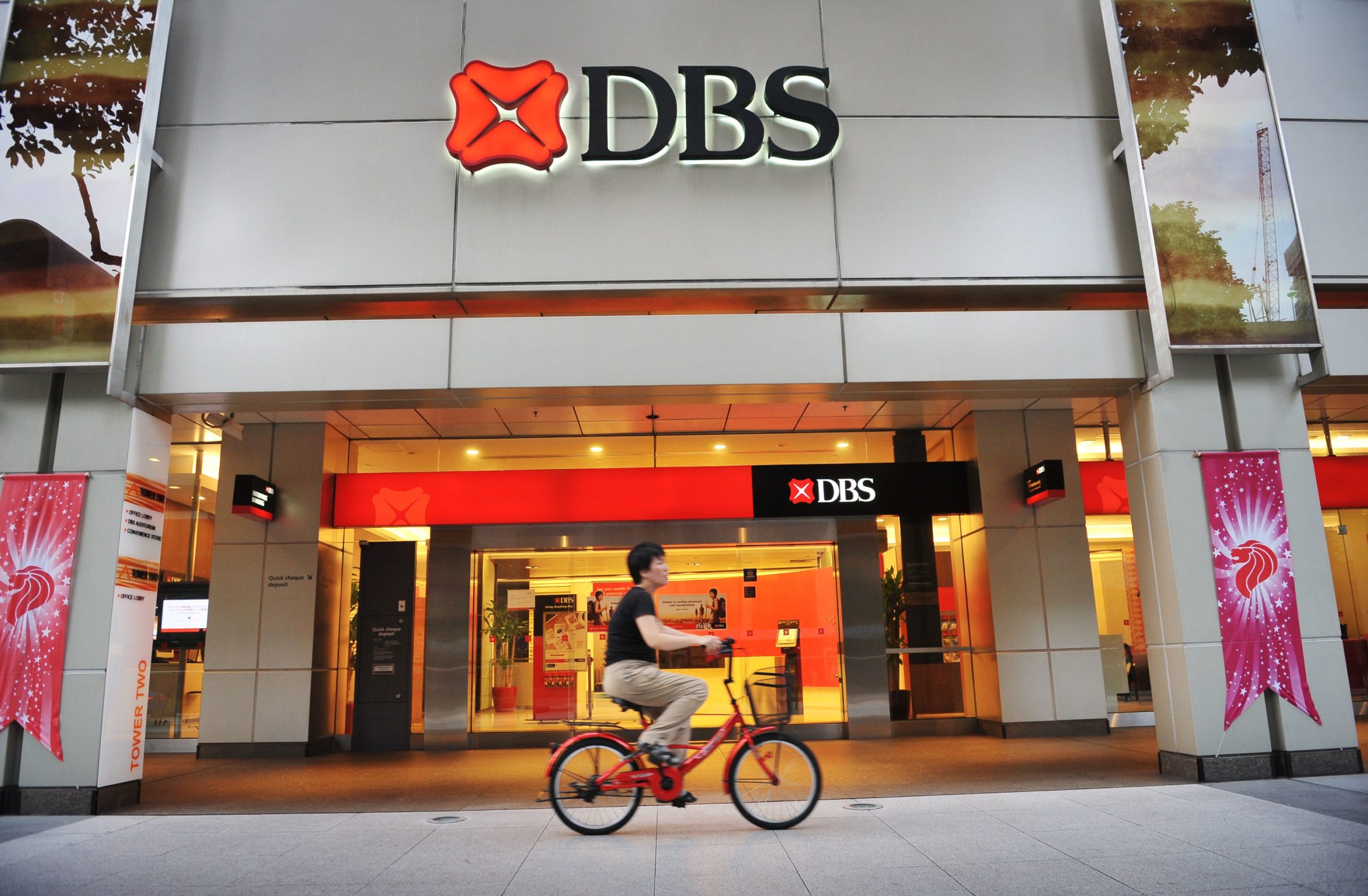 DBS goes on customer acquisition spree, should you hop on? - The MileLion