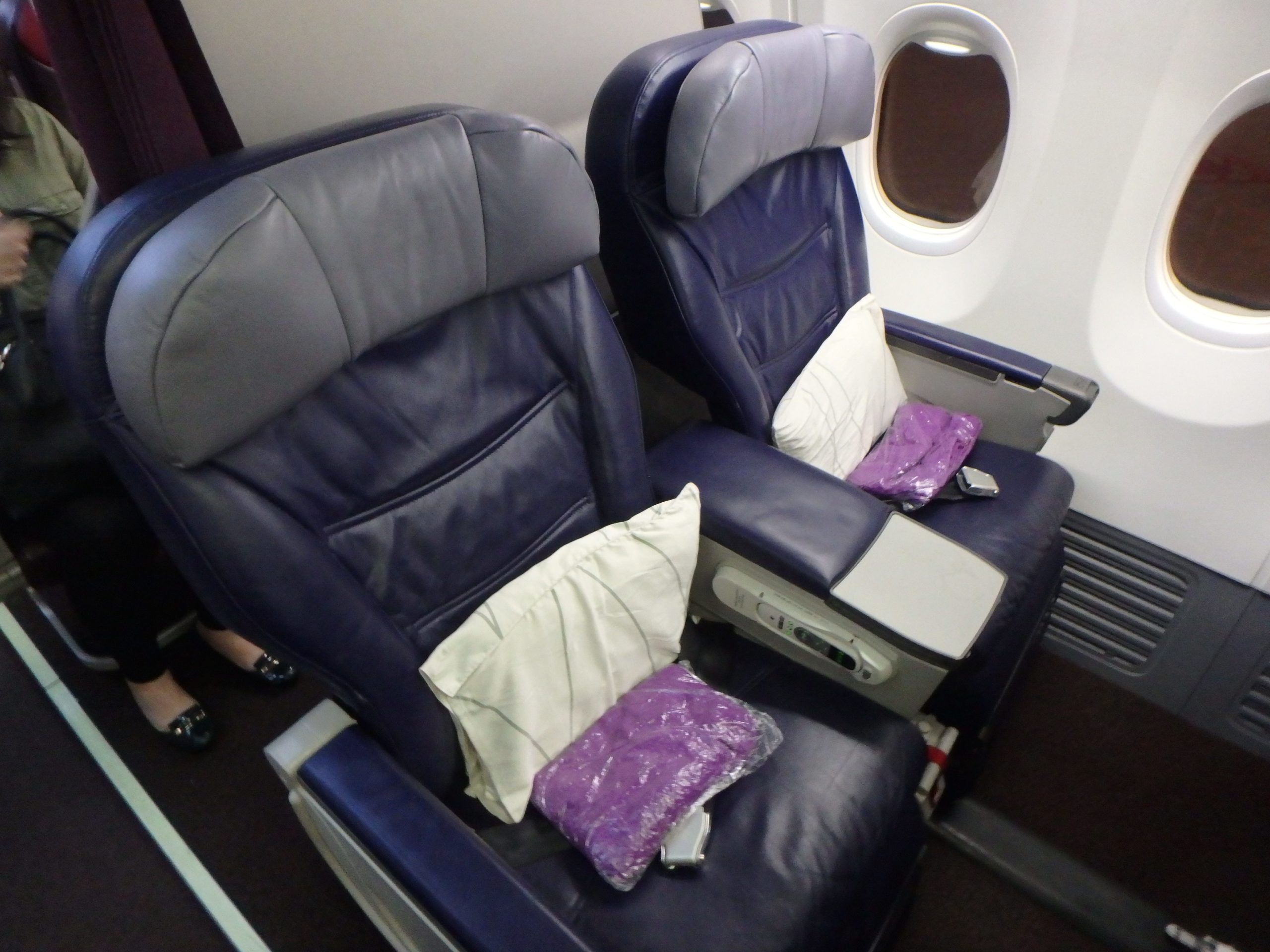 Review: Malaysia Airlines B737 Business Class Singapore to Kuala Lumpur ...