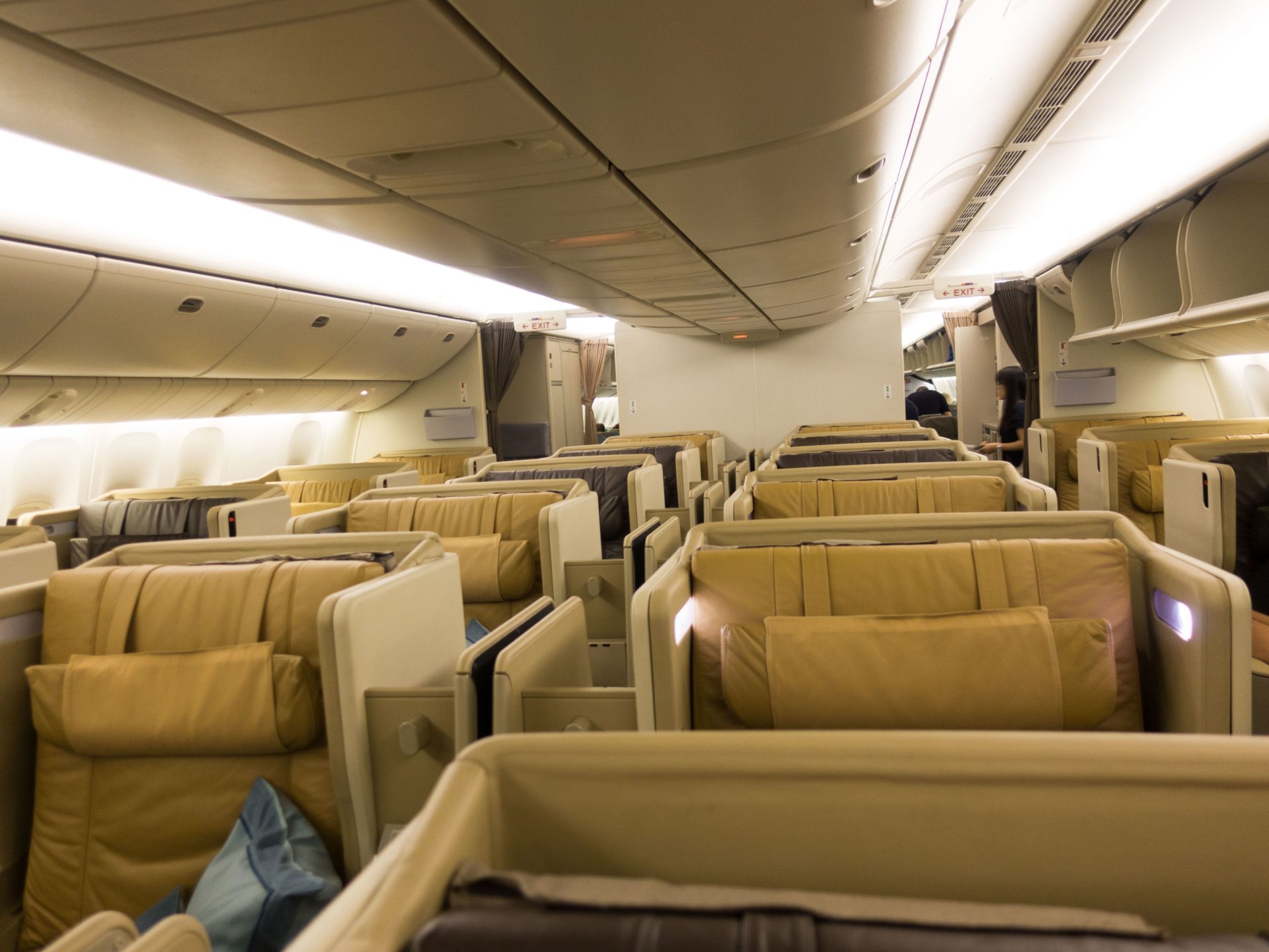 Review: Singapore Airlines B777-200ER Business Class BKK to SIN -The ...