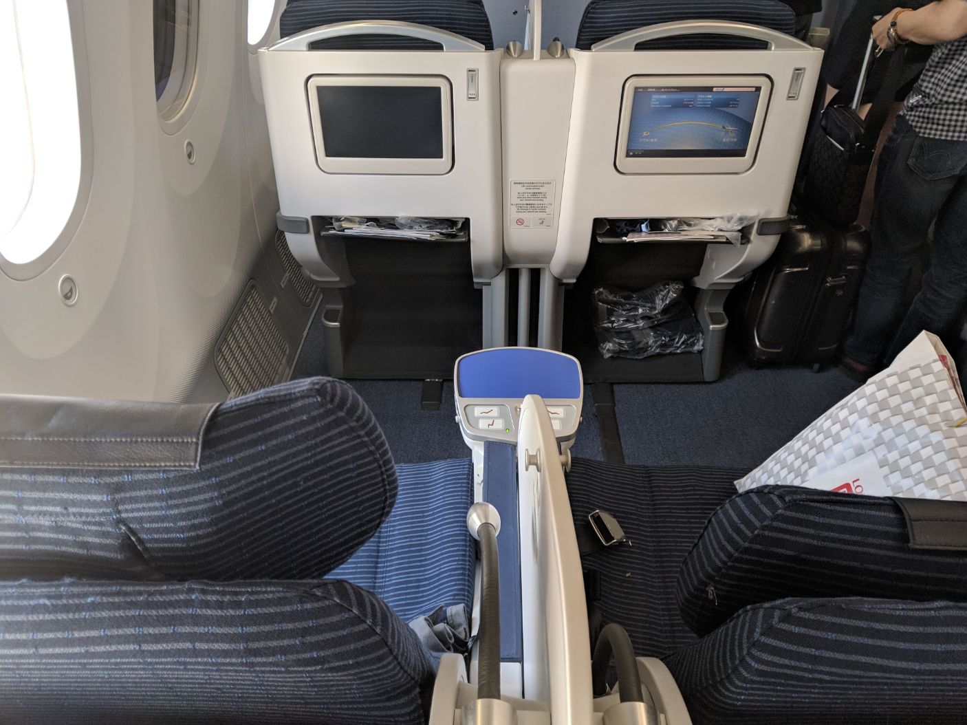 Review: ANA B787-8 Regional Business Class Seoul Gimpo – Tokyo Haneda ...