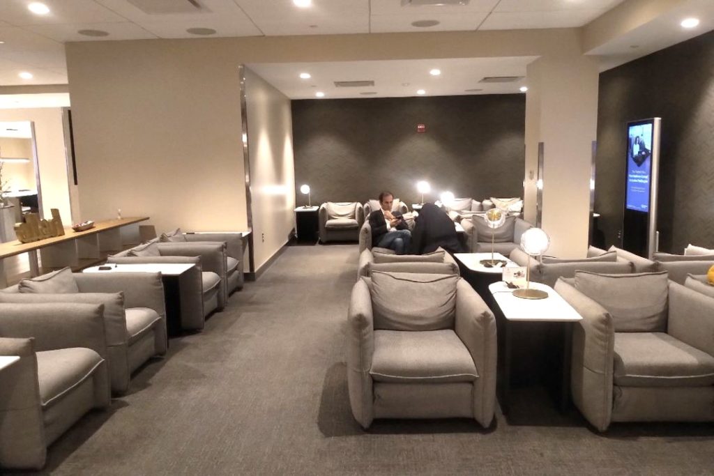 Review: British Airways First Lounge New York JFK (it's really bad ...