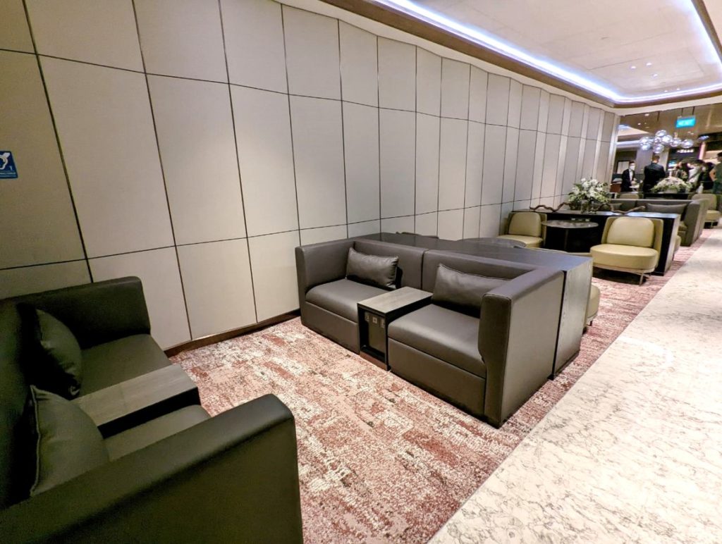 Unveiled: Singapore Airlines' new First Class Lounge & The Private Room ...