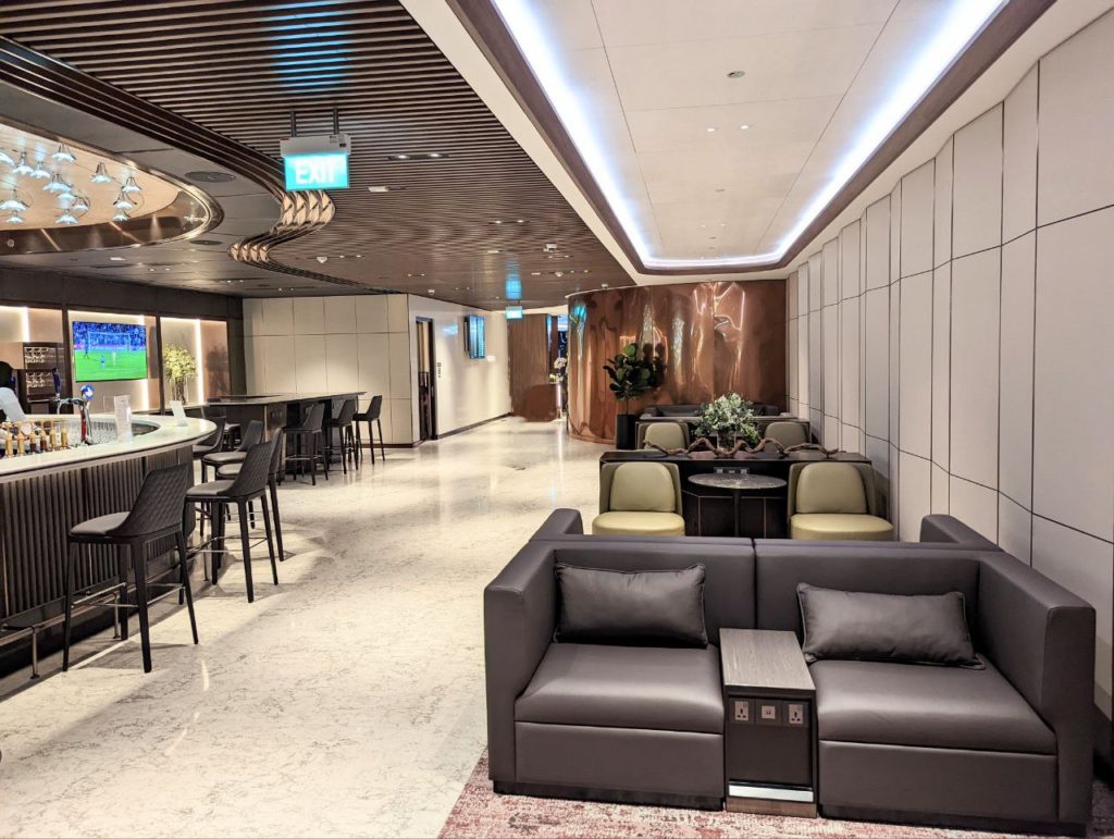 Review: Singapore Airlines SilverKris First Class Lounge, Changi ...