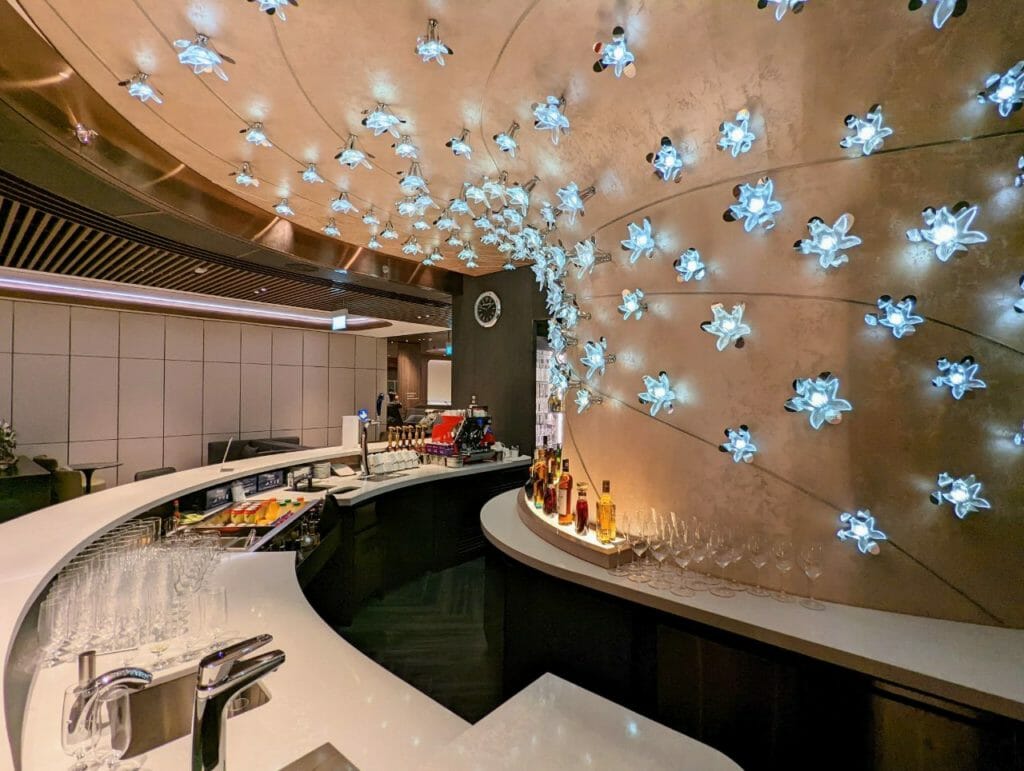 Review: Singapore Airlines SilverKris First Class Lounge, Changi ...