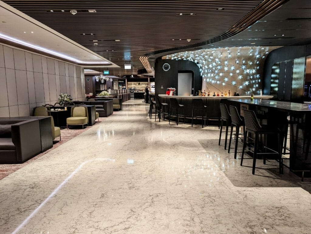 Review: Singapore Airlines SilverKris First Class Lounge, Changi ...