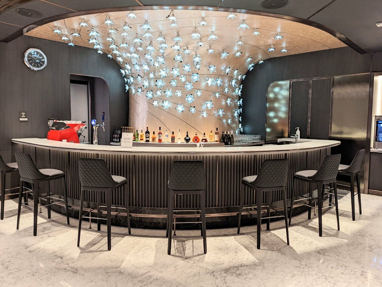 Review: Singapore Airlines SilverKris First Class Lounge, Changi ...