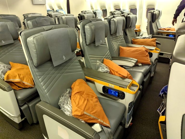Review: Singapore Airlines B777-300ER Premium Economy NRT-SIN - The ...