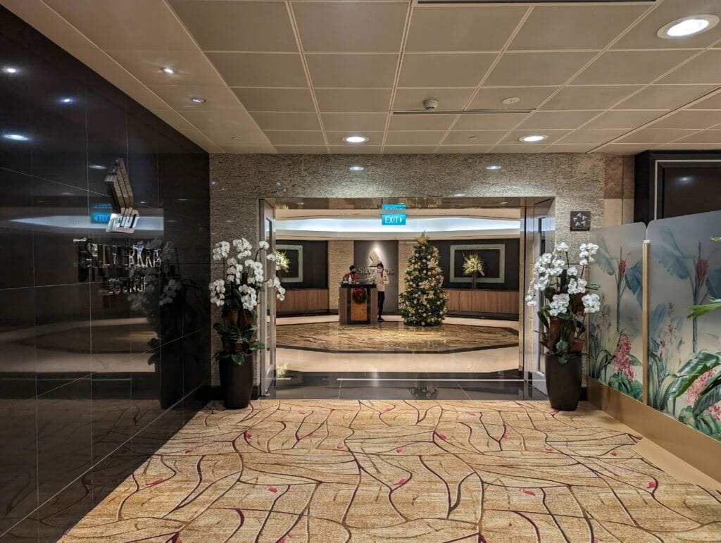 Review: Singapore Airlines SilverKris Business Class Lounge Changi ...