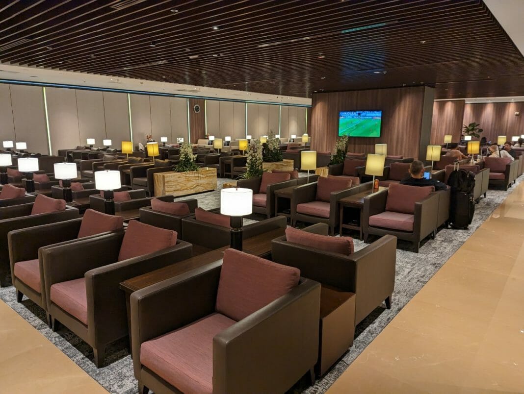 Review: Singapore Airlines SilverKris Business Class Lounge Changi ...