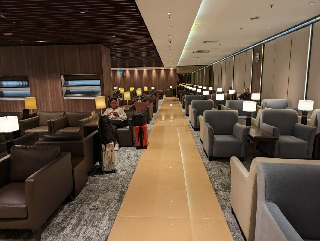 Review: Singapore Airlines SilverKris Business Class Lounge Changi ...