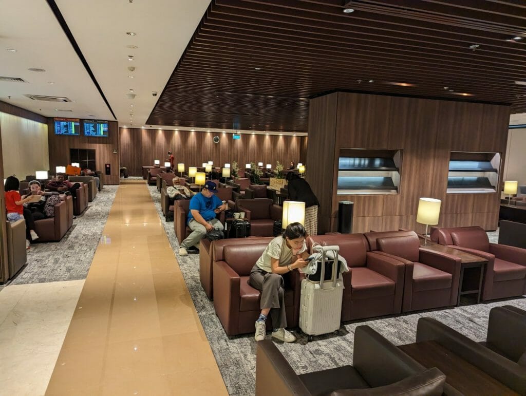 Review: Singapore Airlines SilverKris Business Class Lounge Changi ...