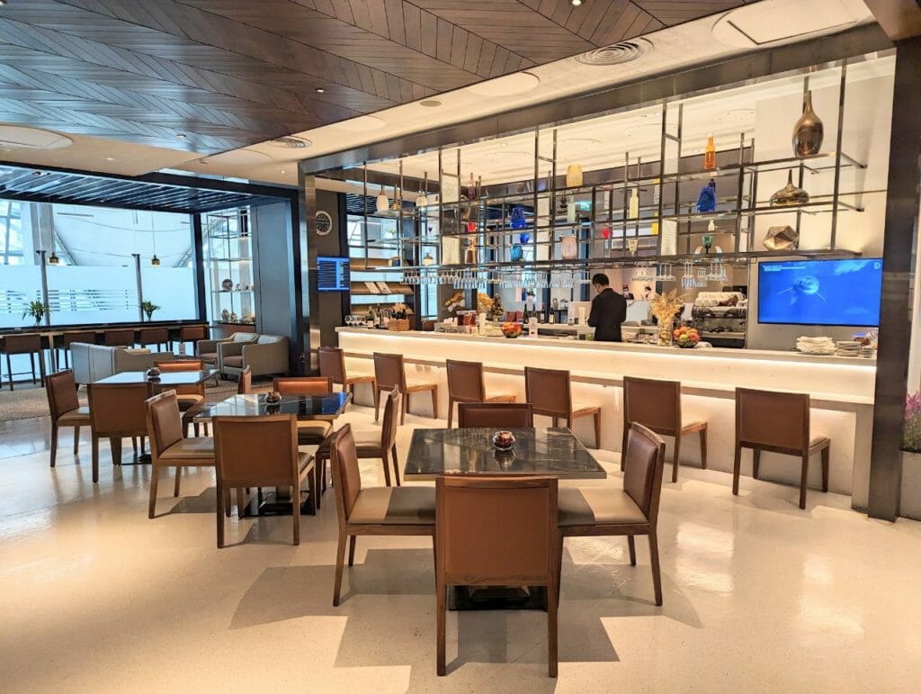 Review: Singapore Airlines SilverKris Lounge Bangkok - The MileLion