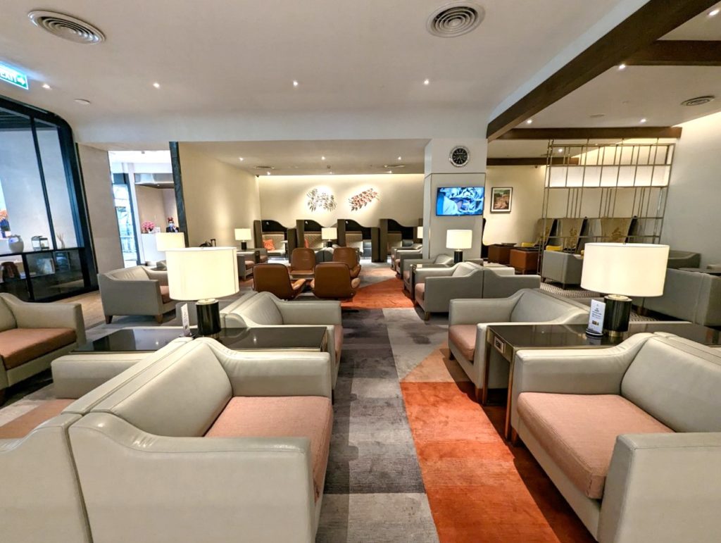 Review: Singapore Airlines SilverKris Lounge Bangkok - The MileLion