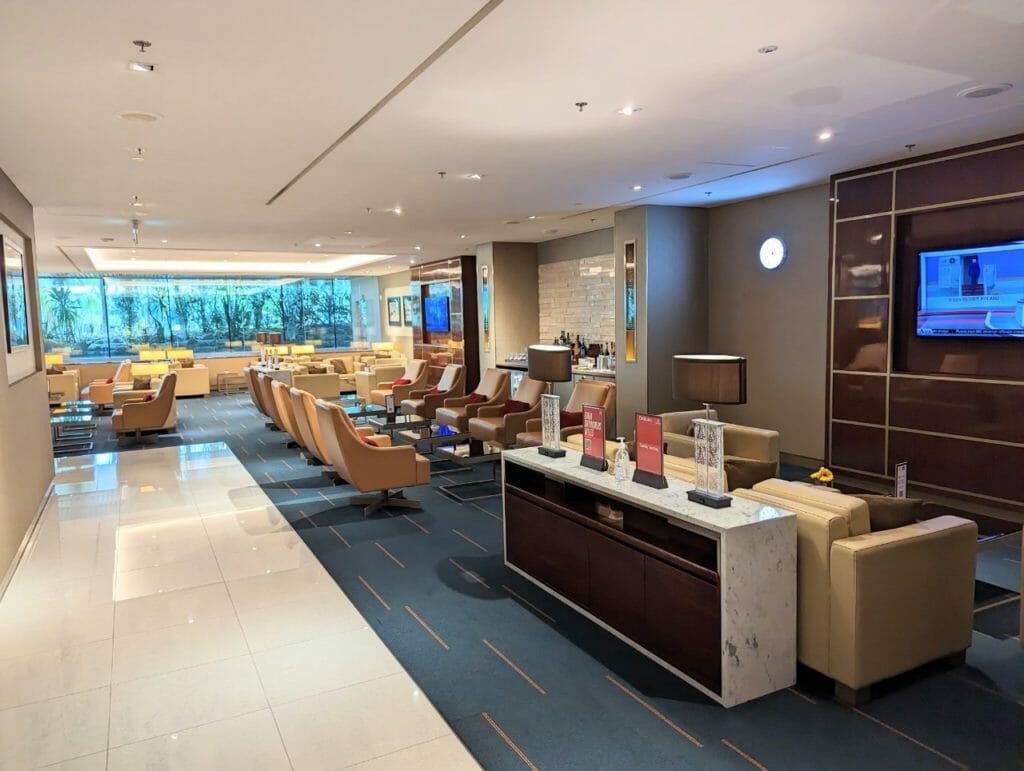 Review: Emirates Lounge Singapore - The MileLion