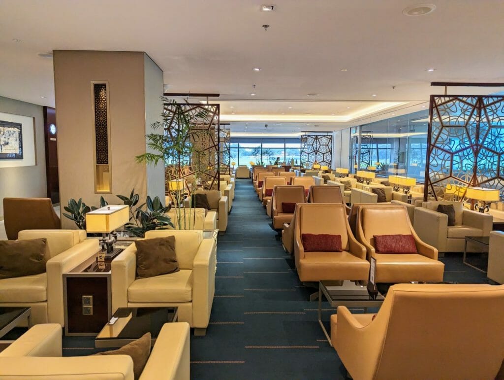 Review: Emirates Lounge Singapore - The MileLion