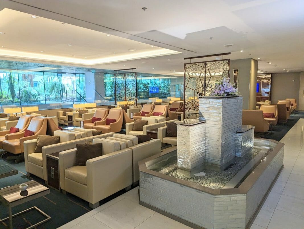 Review: Emirates Lounge Singapore - The MileLion