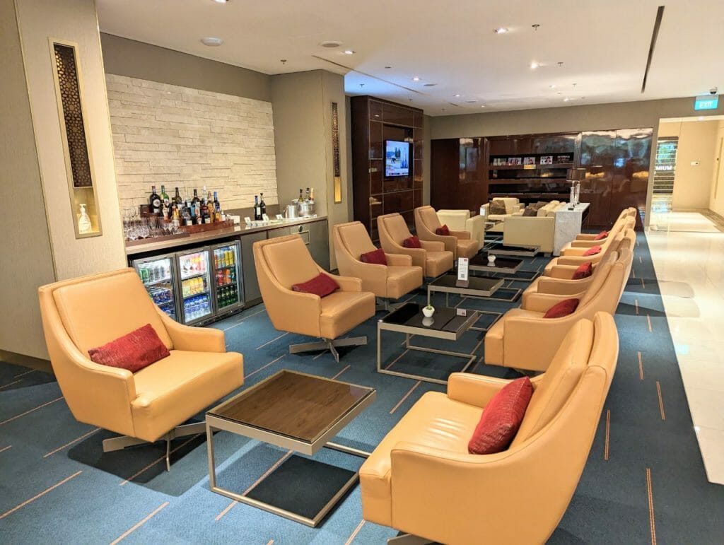 Review: Emirates Lounge Singapore - The MileLion