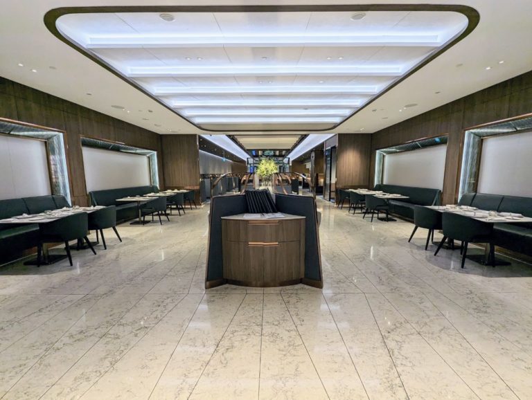 Inside look: Singapore Airlines First Class check-in reception, Changi ...