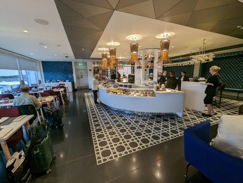 Review: Qatar Premium Lounge London Heathrow - The MileLion