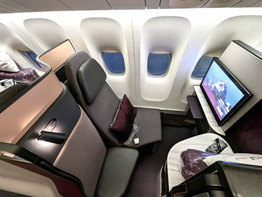 Review: Qatar Airways B777-300ER Qsuites Business Class (LHR-DOH) - The ...
