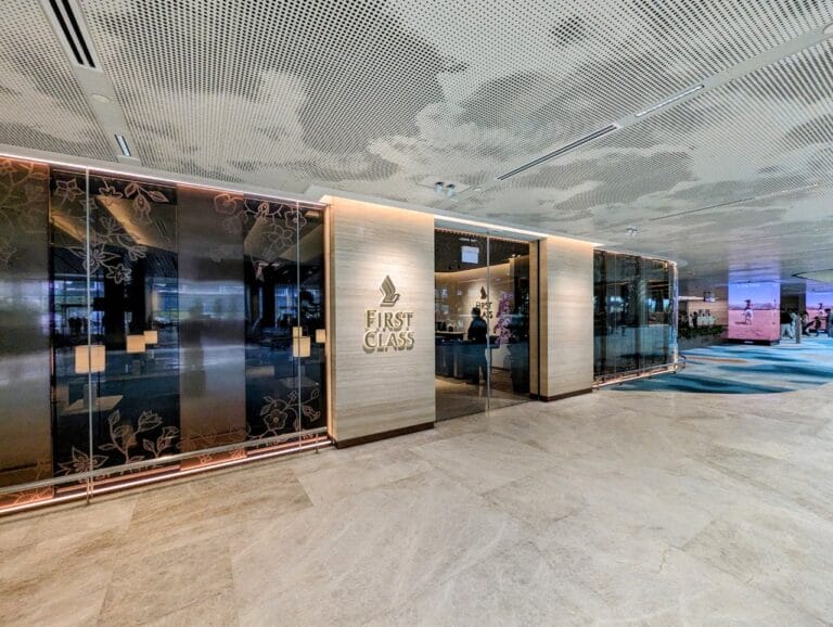 Inside look: Singapore Airlines First Class check-in reception, Changi ...