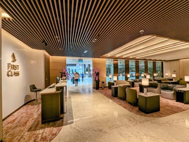 Inside look: Singapore Airlines First Class check-in reception, Changi ...