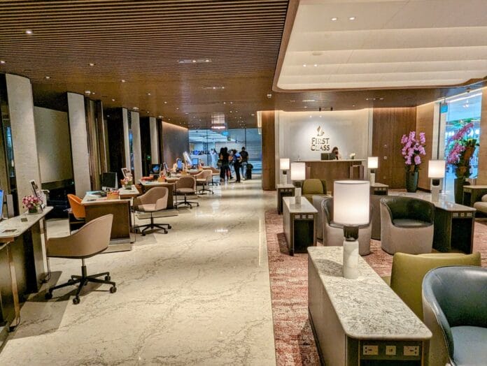 Inside look: Singapore Airlines First Class check-in reception, Changi ...
