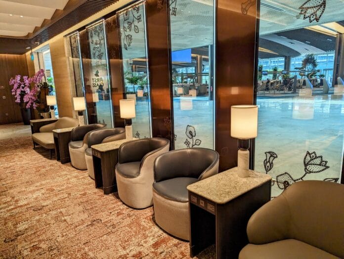 Inside look: Singapore Airlines First Class check-in reception, Changi ...