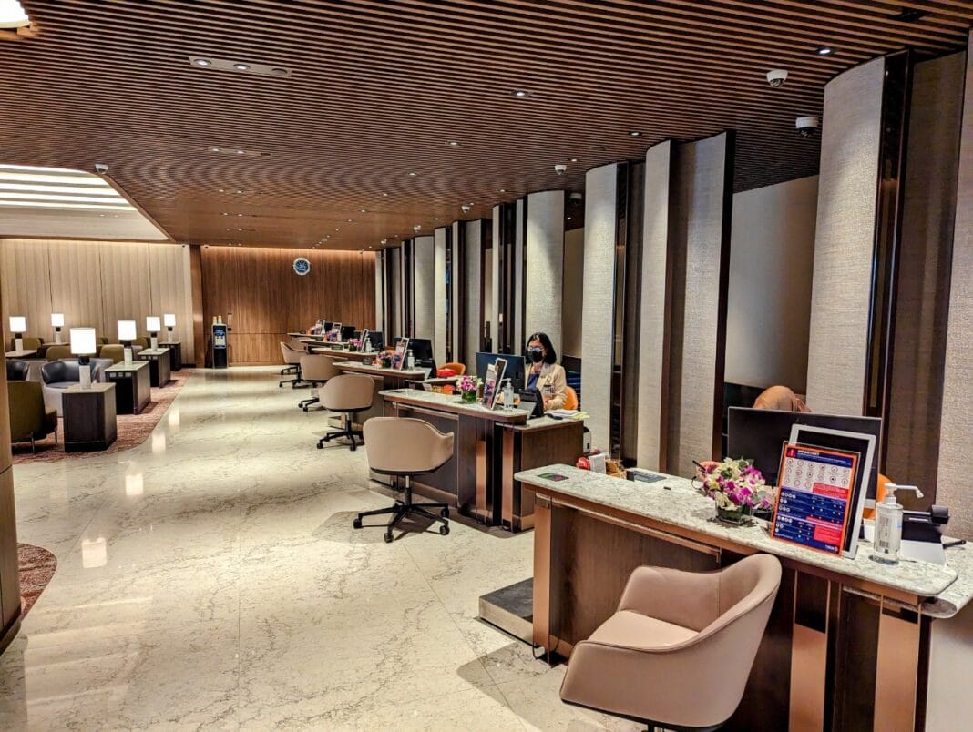 Inside look: Singapore Airlines First Class check-in reception, Changi ...