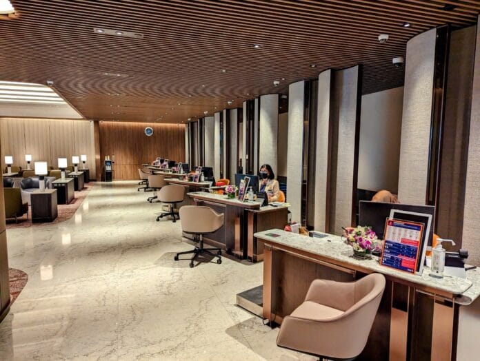 Inside look: Singapore Airlines First Class check-in reception, Changi ...