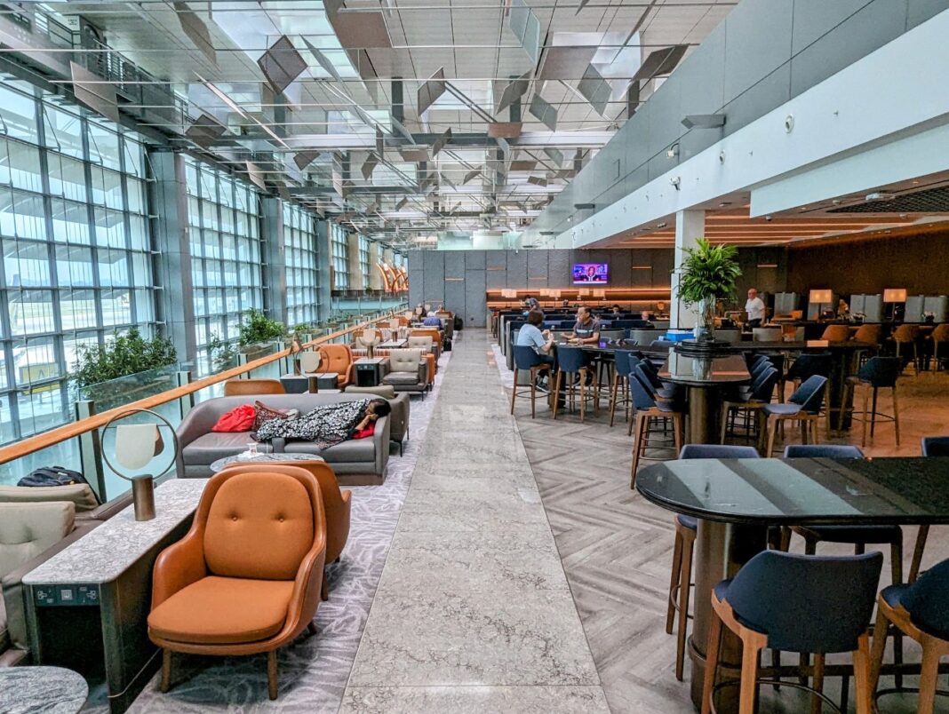 Review: Singapore Airlines SilverKris Business Class Lounge, Changi T3 ...