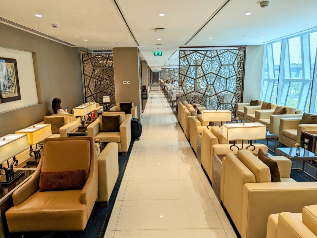 Review: Emirates Lounge Bangkok - The MileLion
