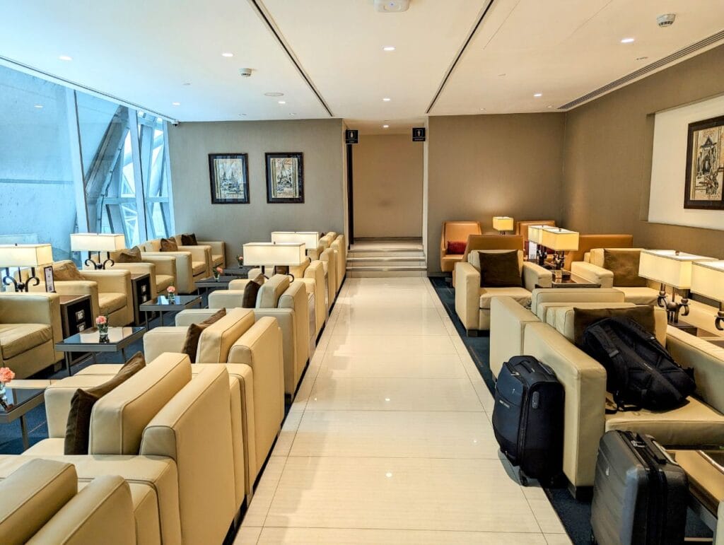 Review: Emirates Lounge Bangkok - The MileLion