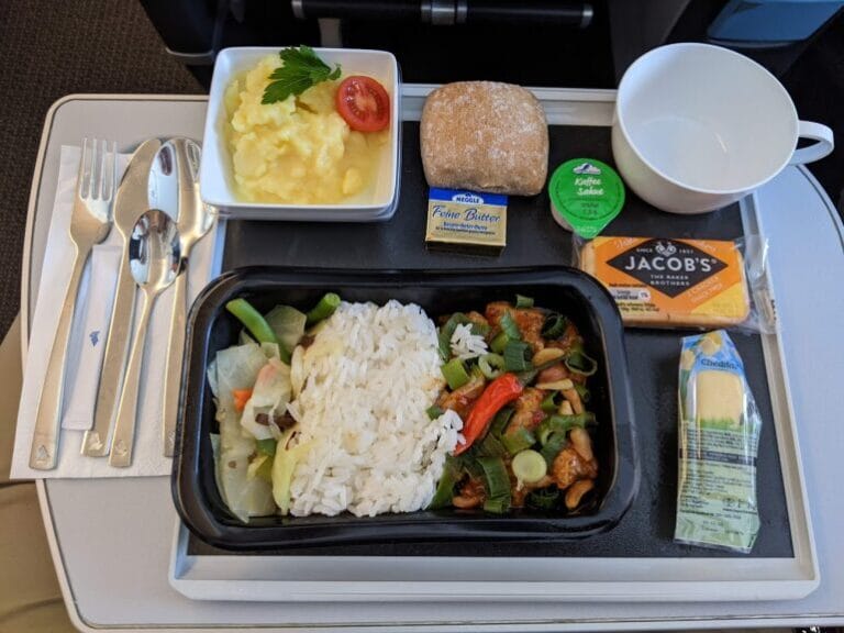 Singapore Airlines Premium Economy gets new dining options, wines ...