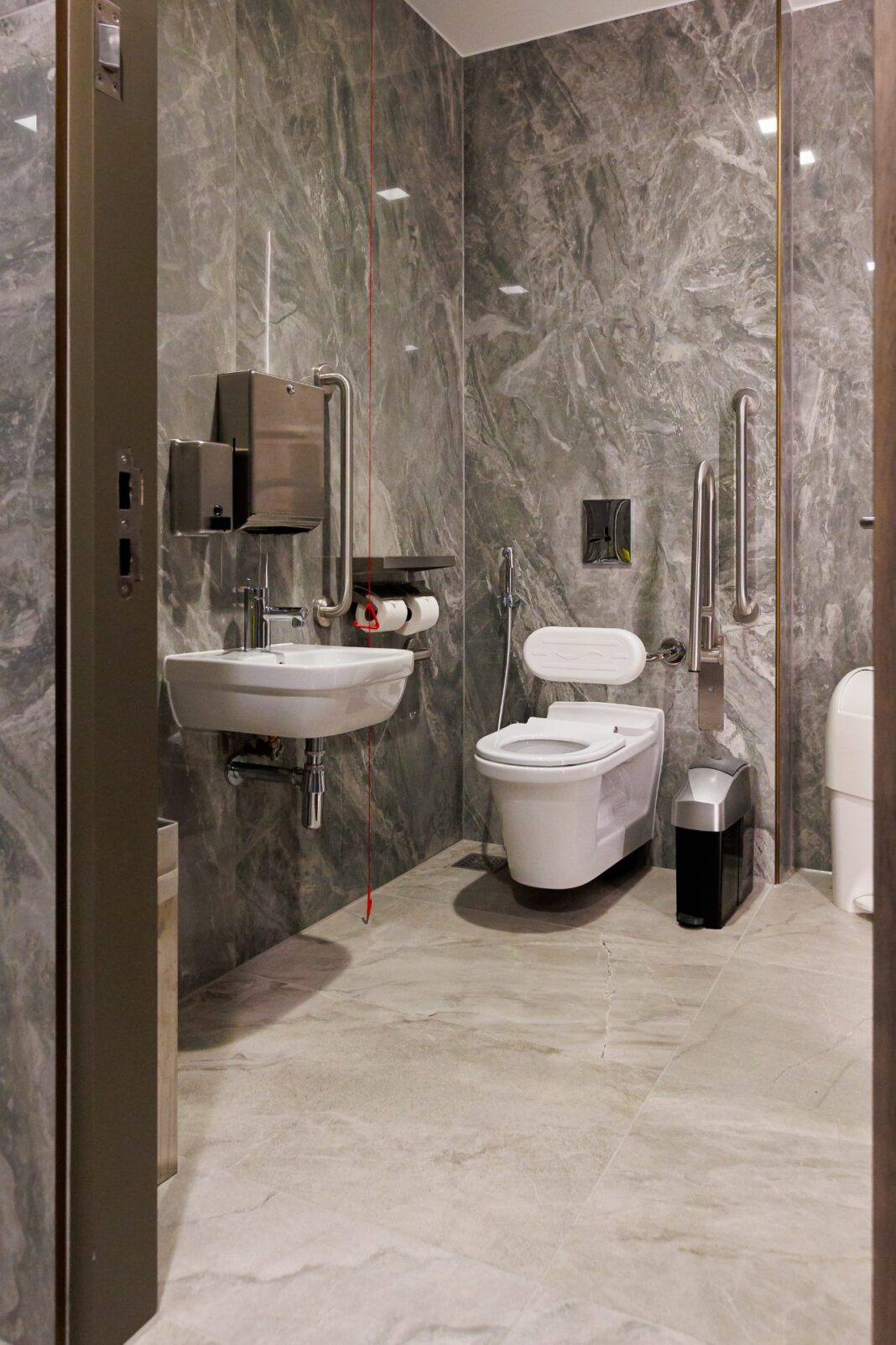 Singapore Airlines reopens refurbished SilverKris Lounge at London ...