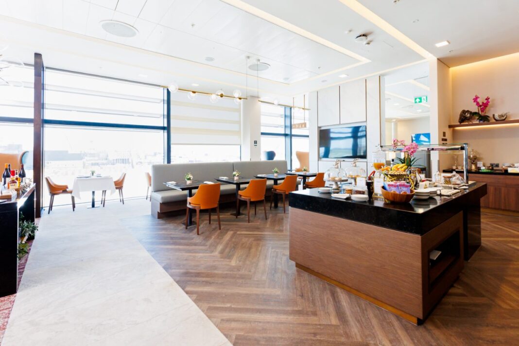 Review: Singapore Airlines First Class SilverKris Lounge London ...