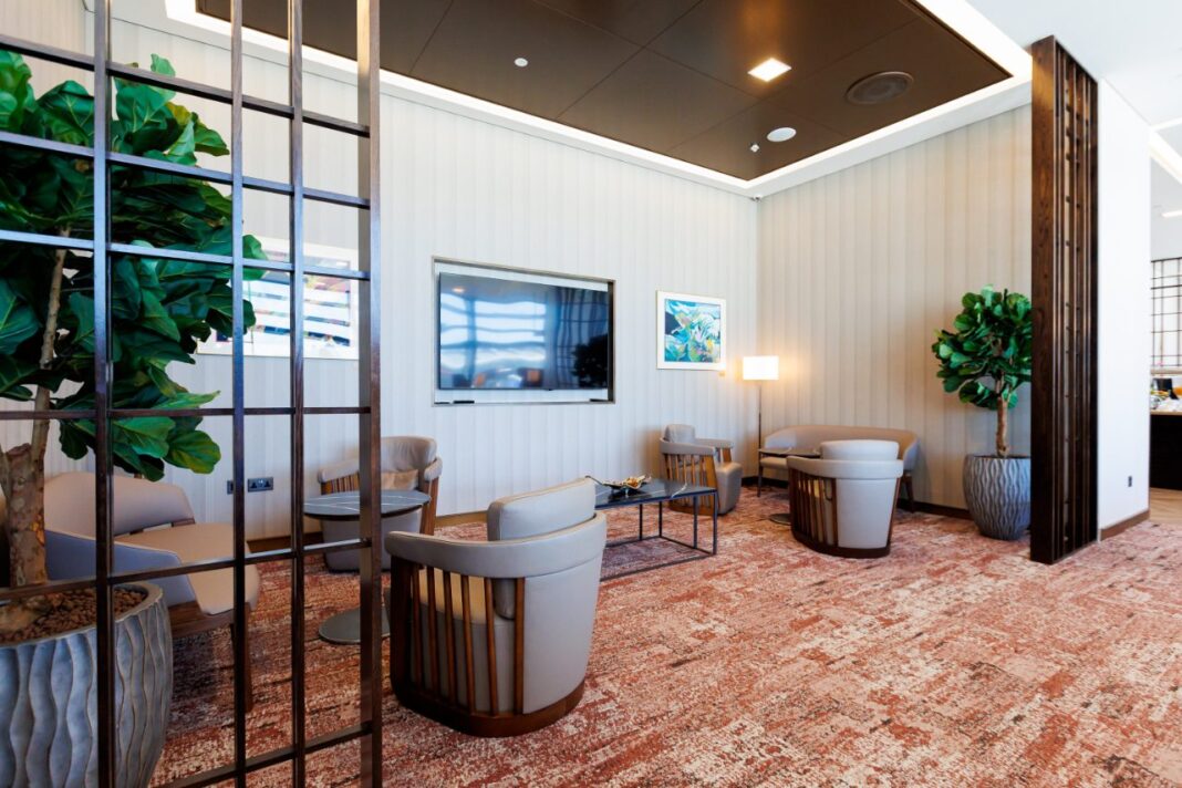 Review: Singapore Airlines First Class SilverKris Lounge London ...