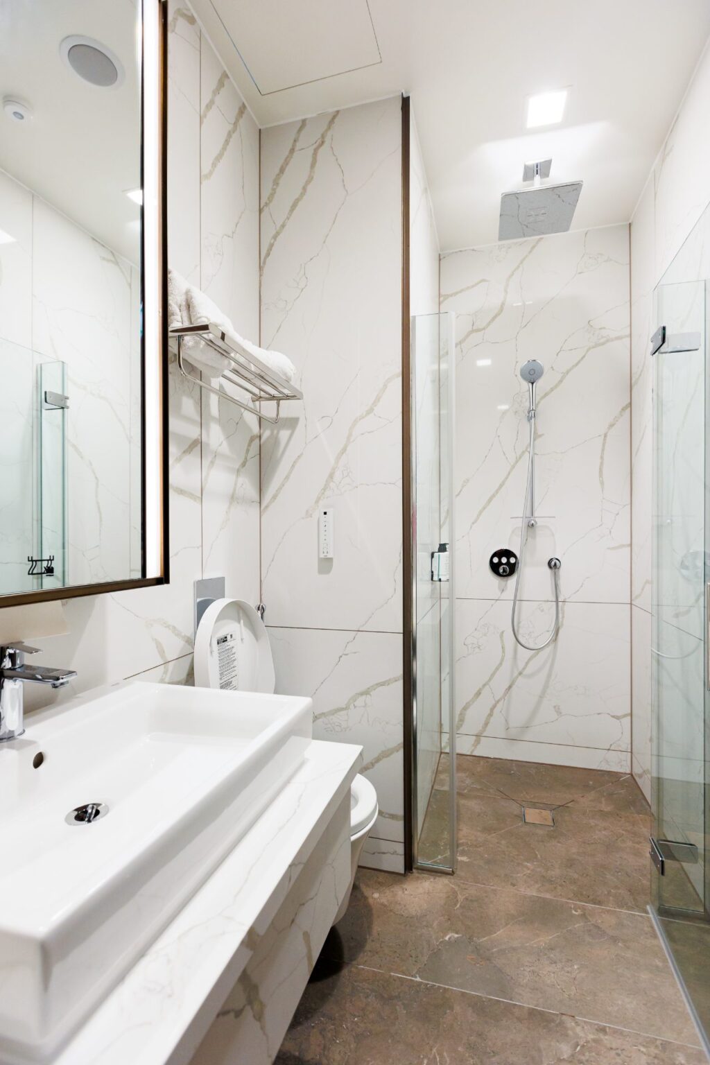 Singapore Airlines reopens refurbished SilverKris Lounge at London ...