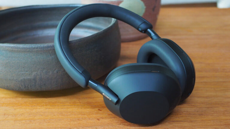 UOB cards offering uncapped Sony headphones welcome gift - The MileLion