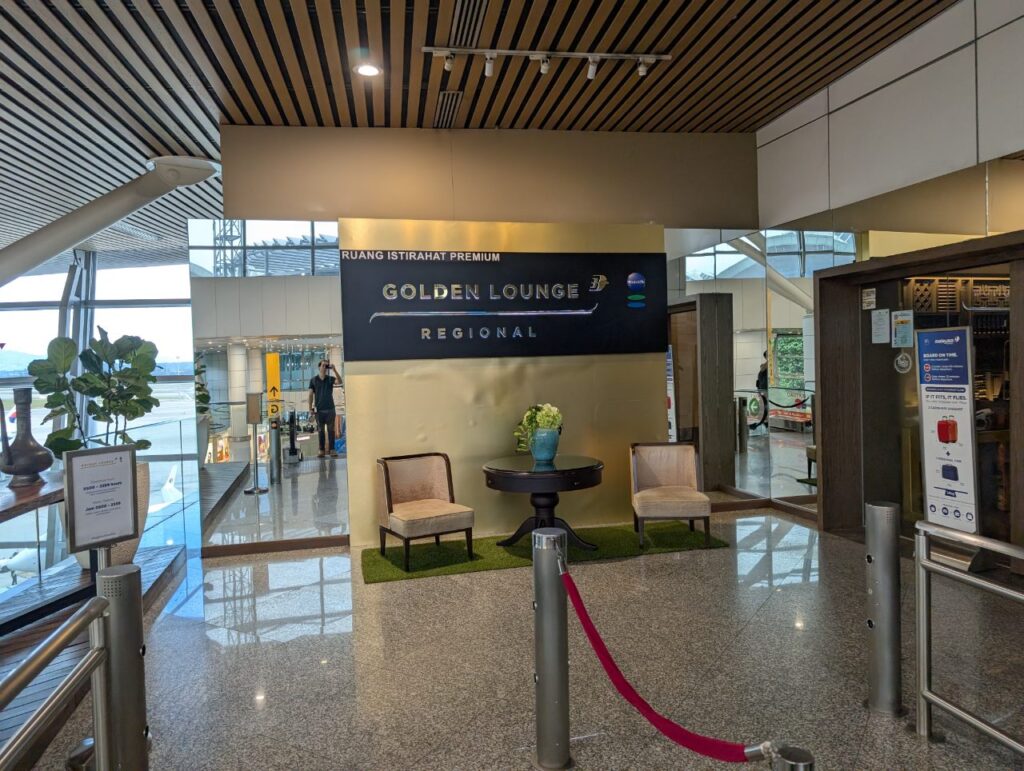 Review: Malaysia Airlines Regional Golden Lounge KUL - The MileLion