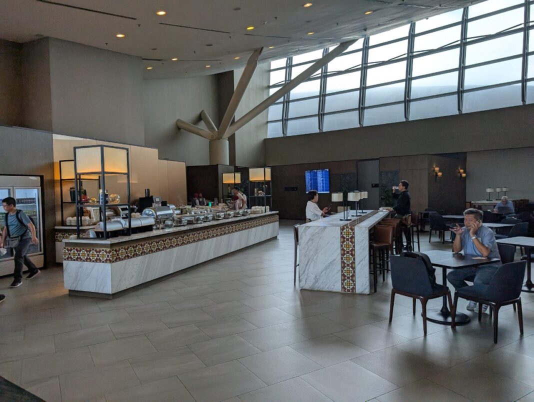 Review: Malaysia Airlines Regional Golden Lounge KUL - The MileLion