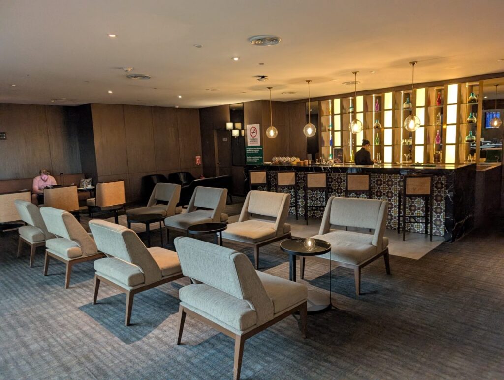 Review: Malaysia Airlines Regional Golden Lounge KUL - The MileLion