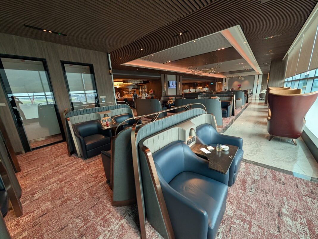 Review: Singapore Airlines First Class SilverKris Lounge, Changi ...