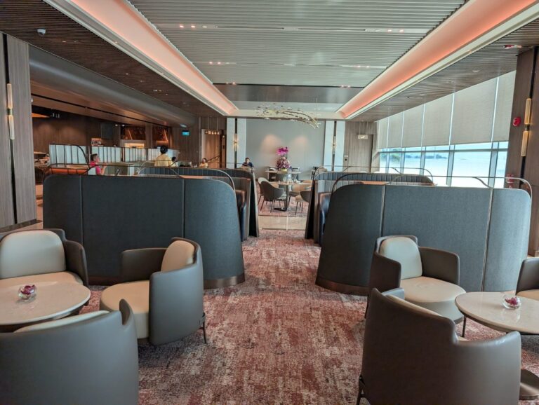 Review: Singapore Airlines First Class SilverKris Lounge, Changi ...