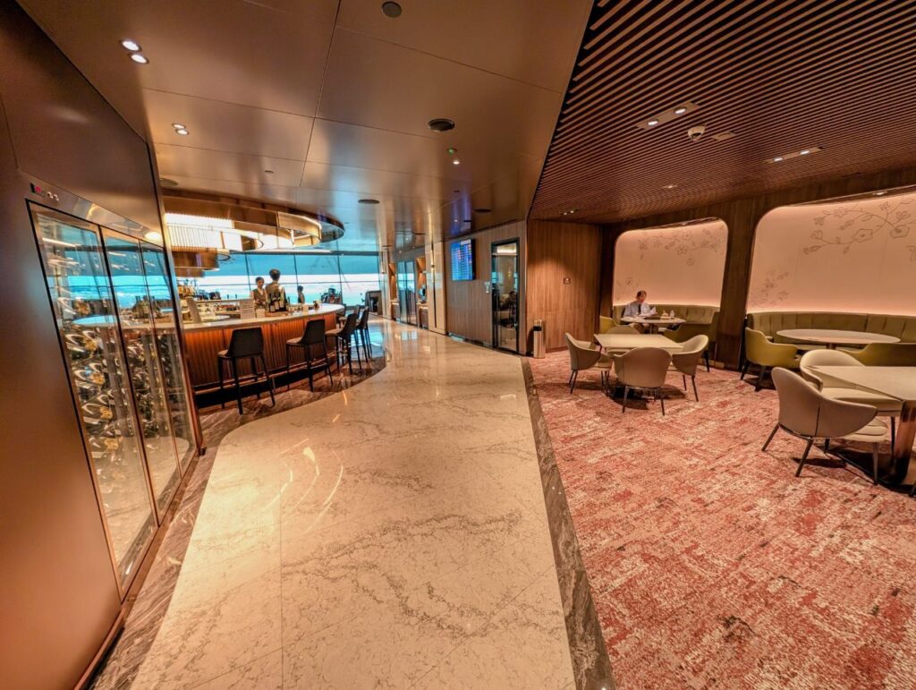 Review: Singapore Airlines First Class SilverKris Lounge, Changi ...