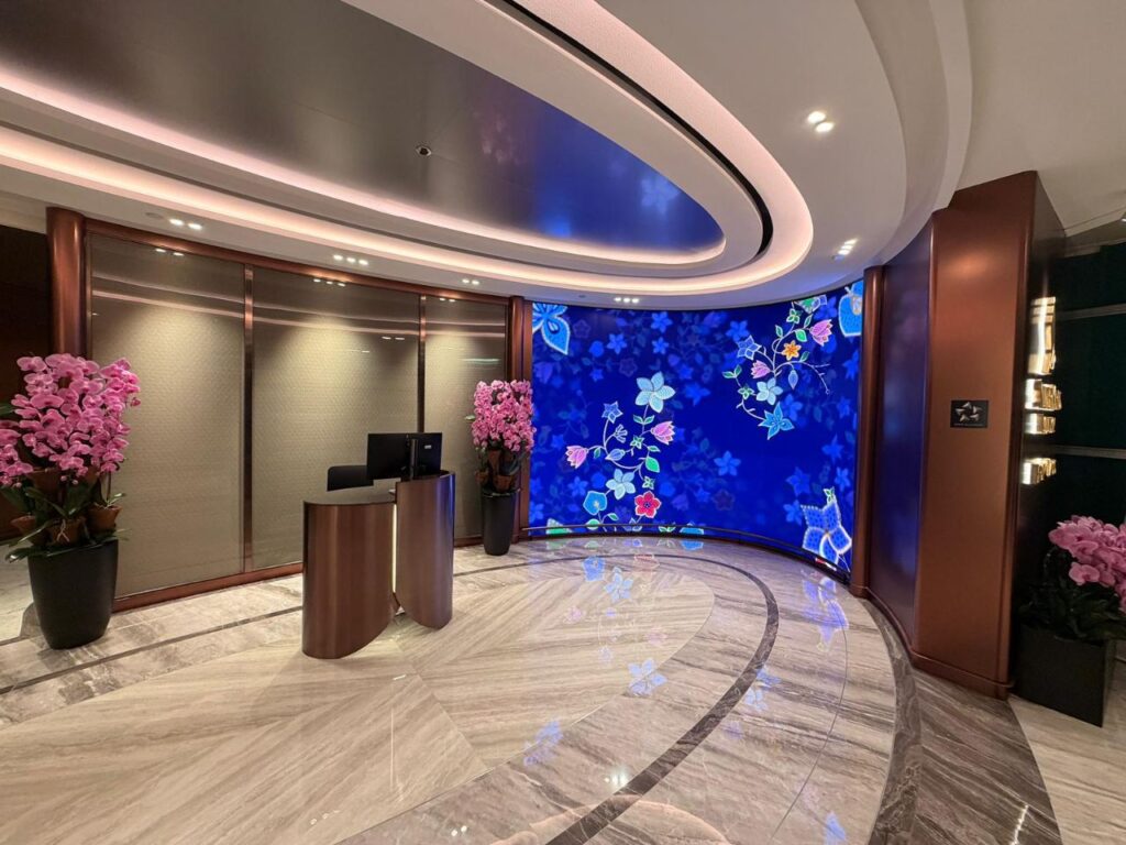 Revealed: Singapore Airlines' new First Class SilverKris Lounge at ...