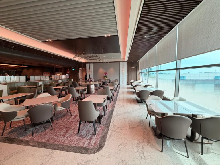 Revealed: Singapore Airlines' new First Class SilverKris Lounge at ...